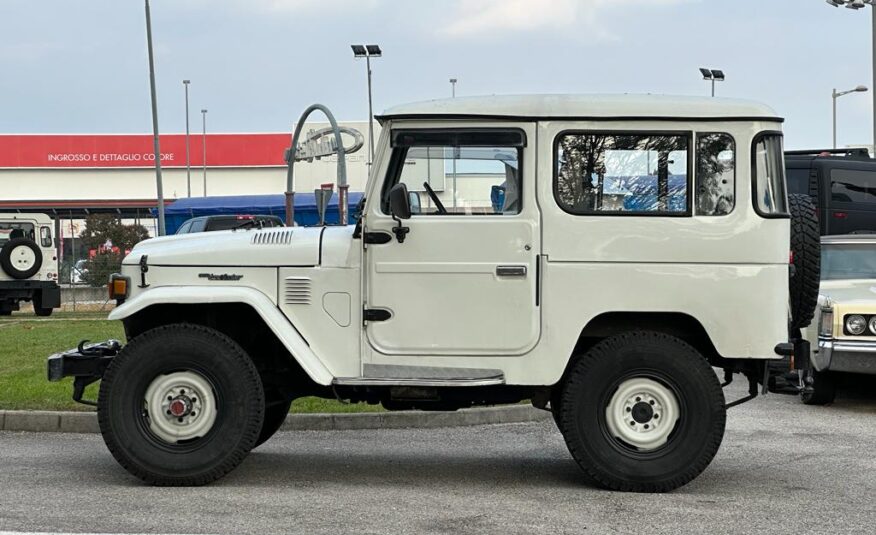 TOYOTA LAND CRUISER BJ40 • Gandin Motors